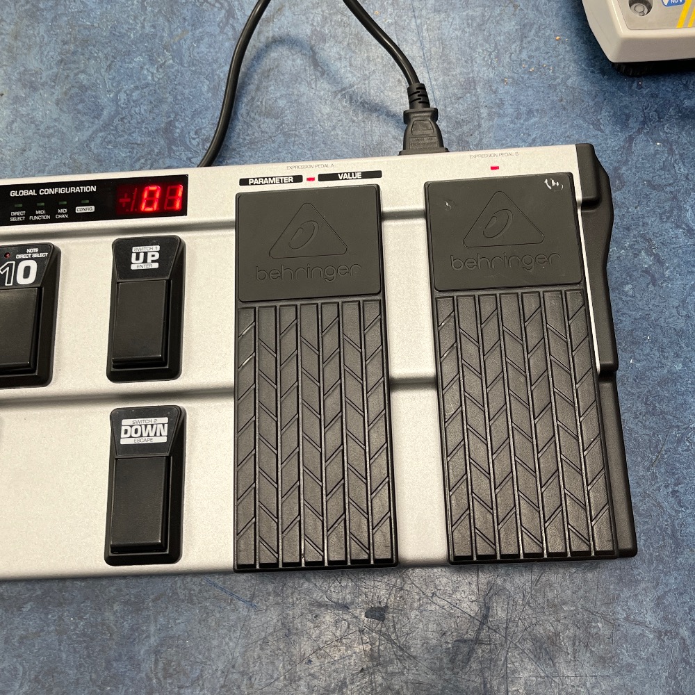 Pre-owned Behringer FCB1010 with FCB UnO V1.0.4 chip - Own4Less